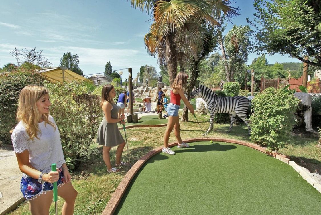 Bon cadeau Entrée Jungle Golf - Golf Miniature | Cap Cadeau